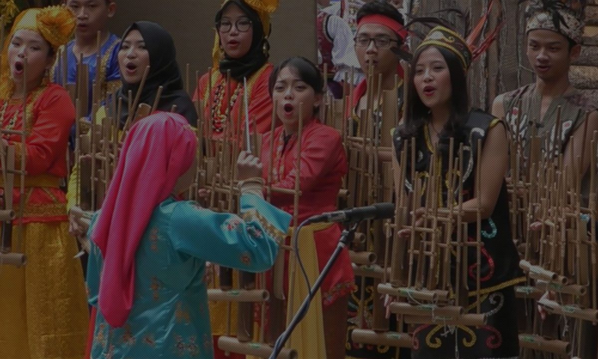 Sukses Tampil di Museum Terbesar Dunia, Gema Angklung Pecah di ...